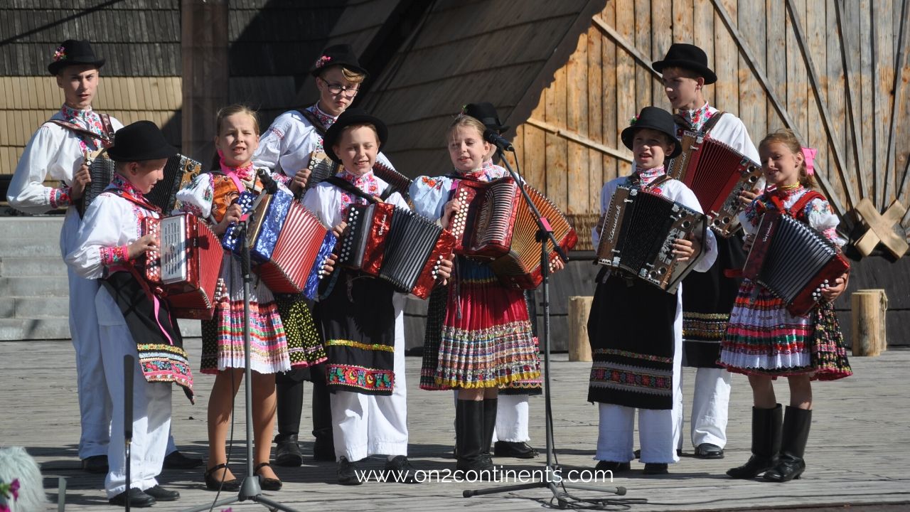 SLOVAK FOLKLORE IN PICTURES - ON 2 CONTINENTS
