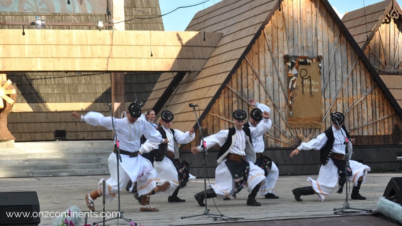 SLOVAK FOLKLORE IN PICTURES - ON 2 CONTINENTS