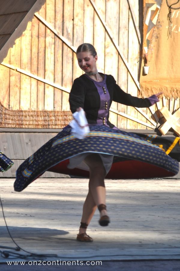 SLOVAK FOLKLORE IN PICTURES - ON 2 CONTINENTS