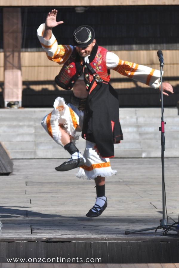 SLOVAK FOLKLORE IN PICTURES - ON 2 CONTINENTS