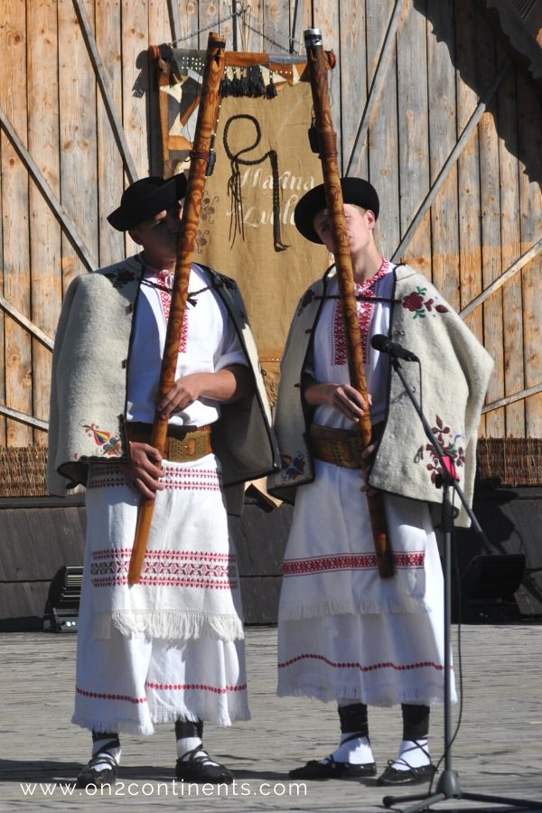 SLOVAK FOLKLORE IN PICTURES - ON 2 CONTINENTS