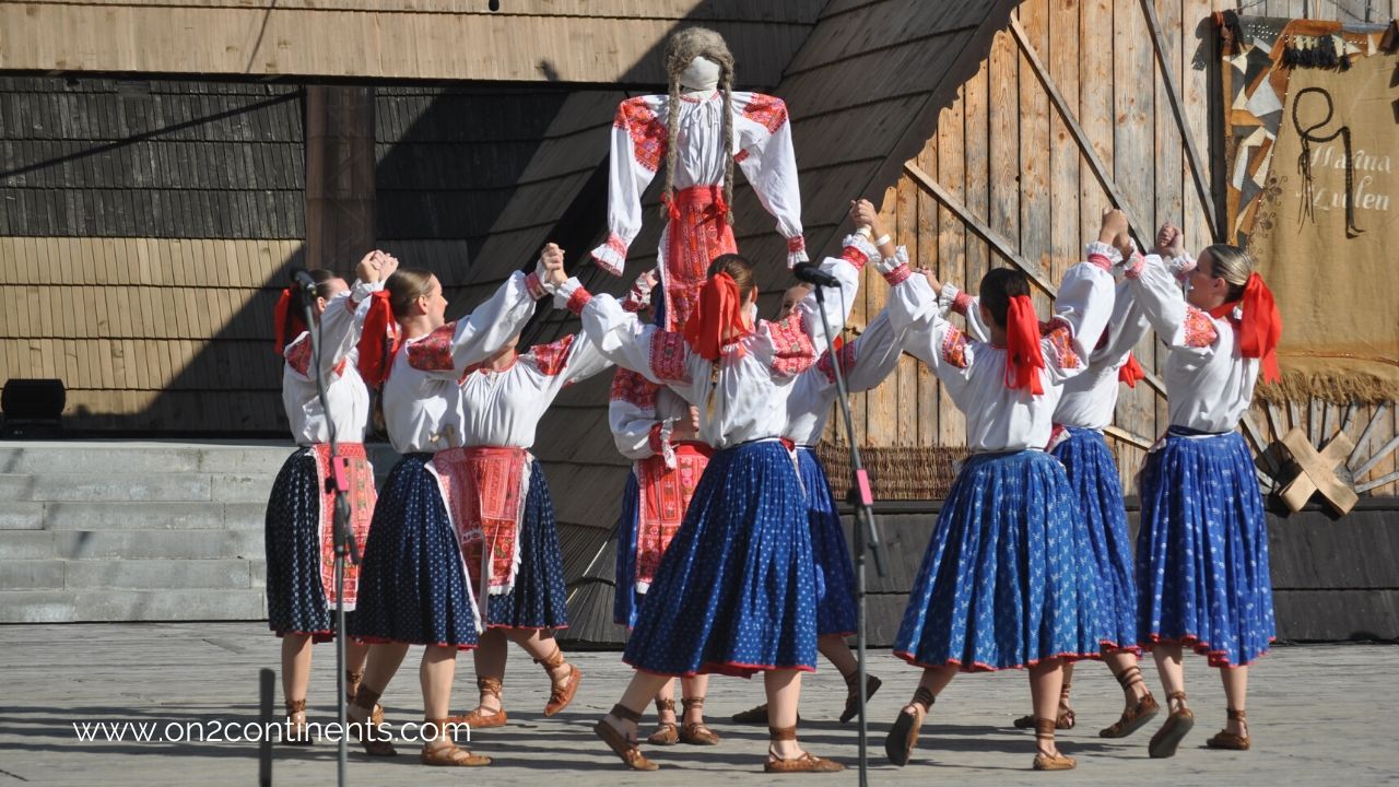 SLOVAK FOLKLORE IN PICTURES - ON 2 CONTINENTS