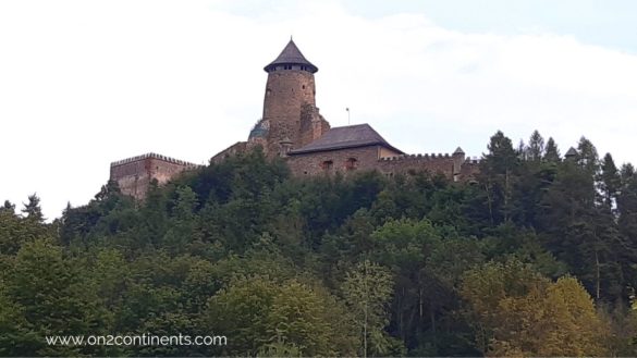 A PERFECT DAY IN STARA LUBOVNA: VISITING THE CASTLE HILL - ON 2 CONTINENTS